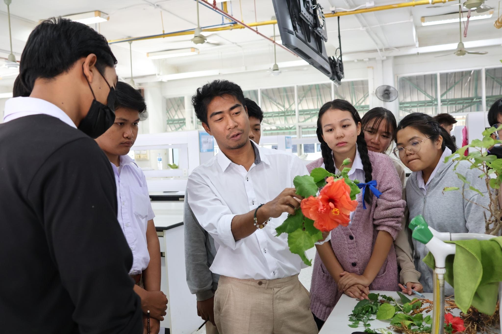 Royal Vision Blooms: KKU Leads Innovative Botanical Education Program ...